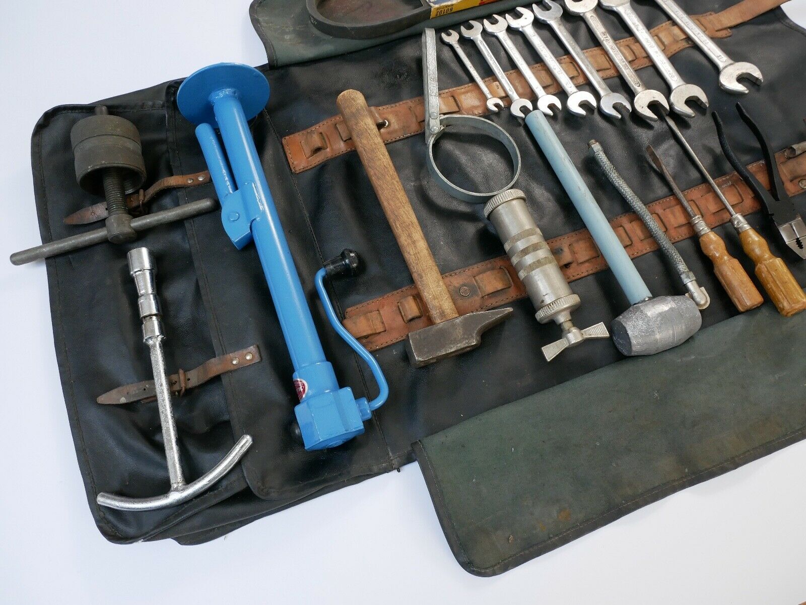 1960-64 Ferrari 250 Tool Roll Toolkit Lusso GTE SWB GTO 1960-64 Ferrari 250 Tool Roll Toolkit Lusso GTE SWB GTO